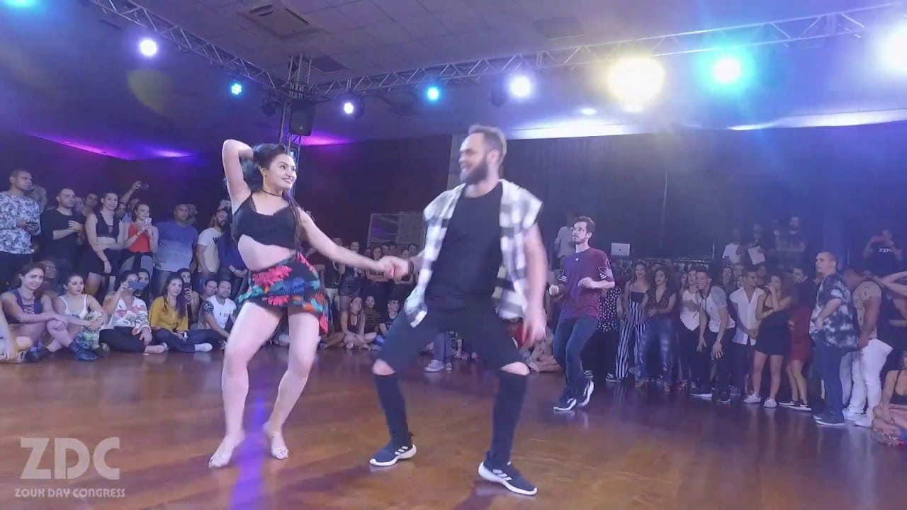 Une ambiance à danser le Zouk | Suis-Nous