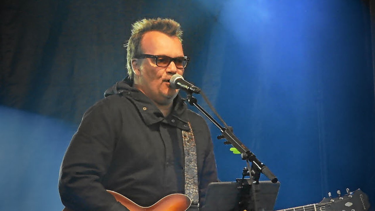 Bon anniversaire à Axel Bauer (62 ans) - "Eteins la lumière" | Suis-Nous