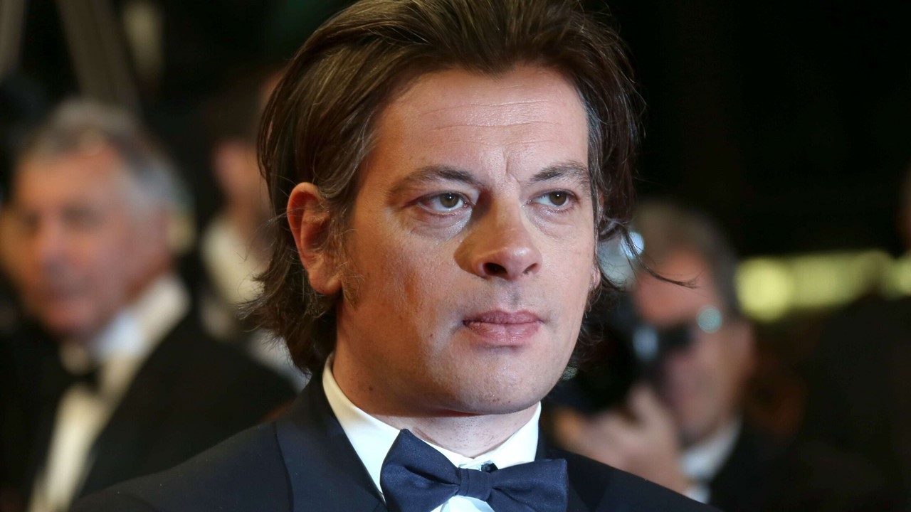 Découvrez le nouveau clip de Benjamin Biolay "Les joues roses" | Suis-Nous