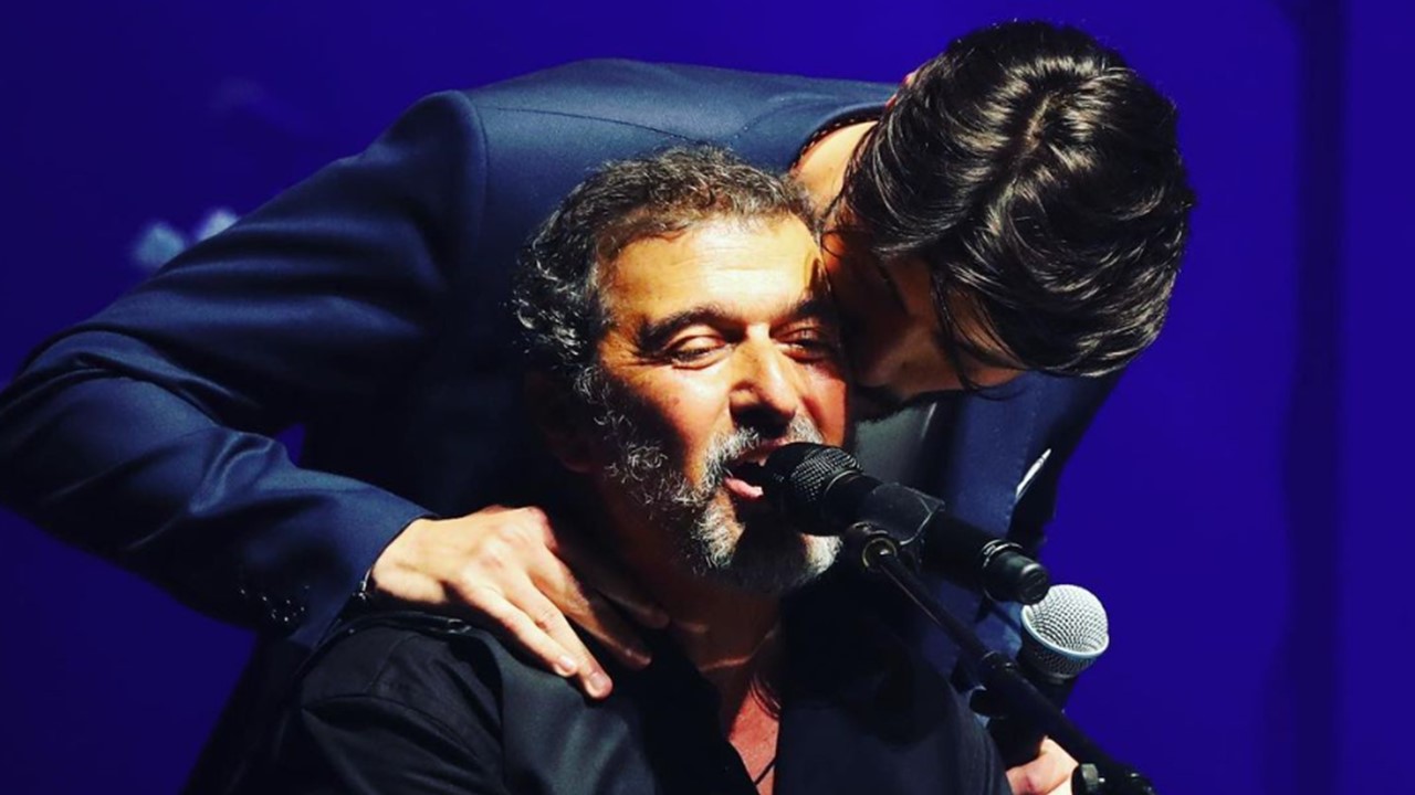 Daniel Lévi : Sa veuve publie une photo très émouvante du chanteur avec son fils Abel sur scène ...