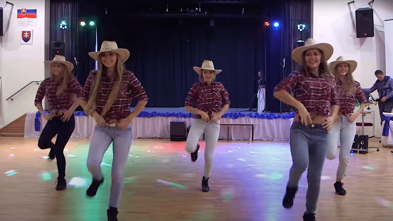 Un medley de danses Country par le groupe Rebel | Suis-Nous