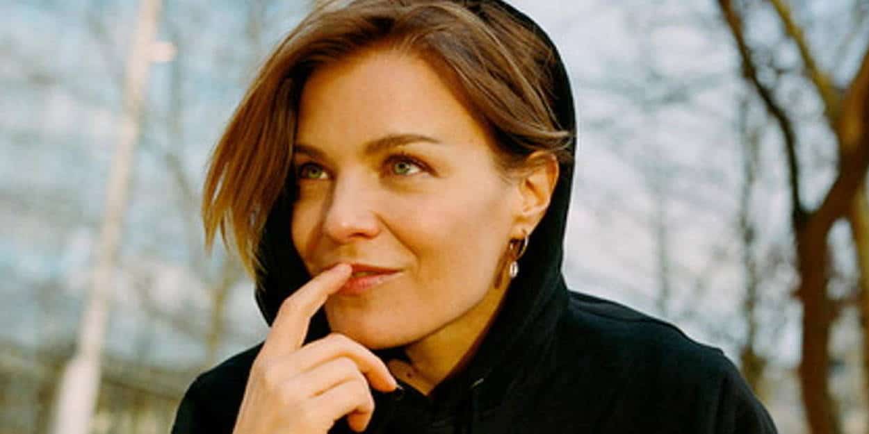 La chanteuse Gala fête ses 46 ans. Souvenez vous de ses tubes des 90s ...