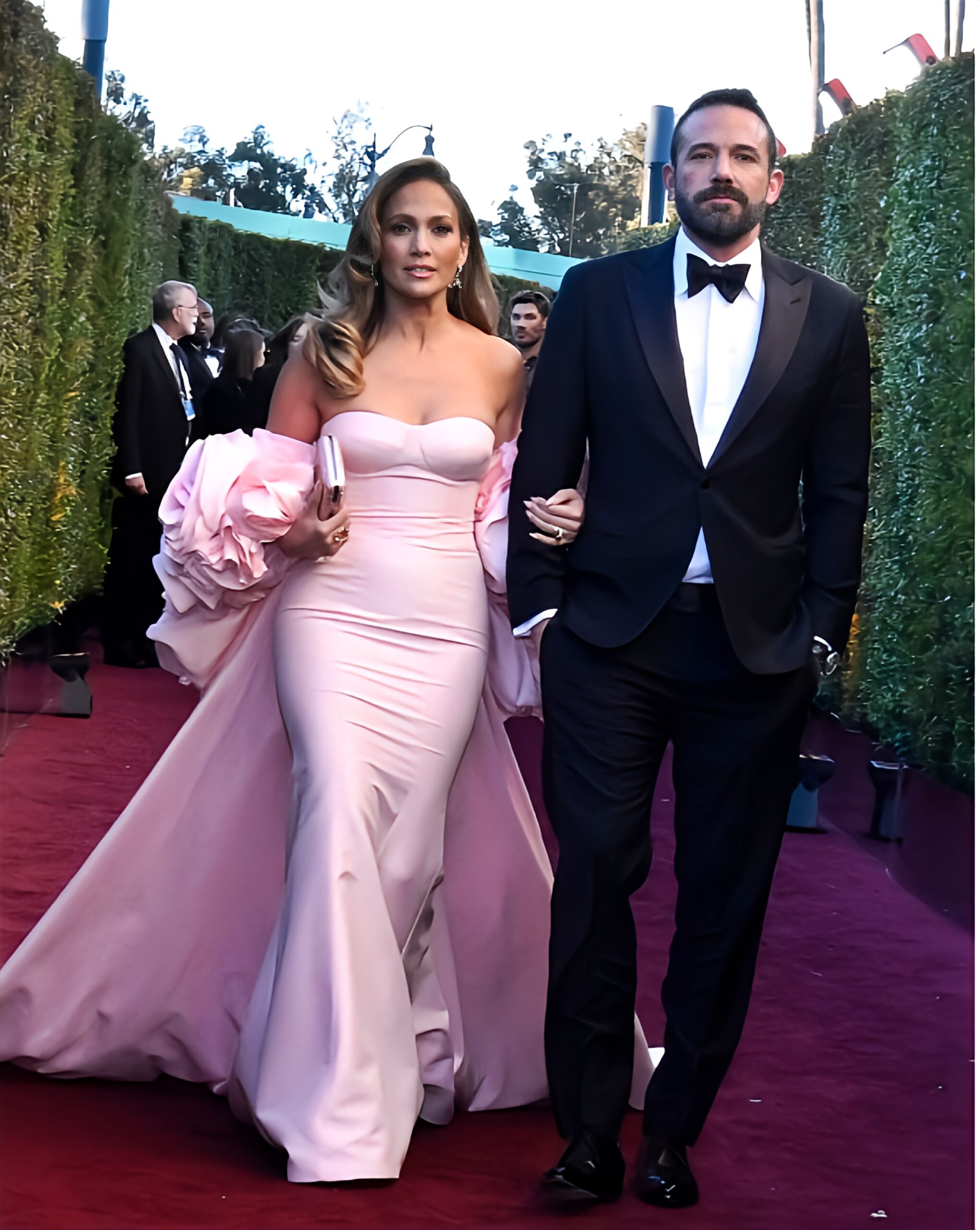 Jennifer Lopez et Ben Affleck remportent le prix du "tapis rouge" aux ...