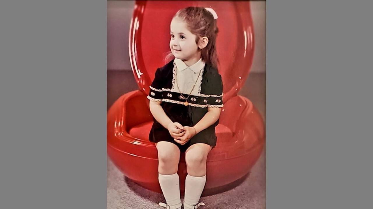 This cute little girl became a singer. Did you recognize her? | Follow Us