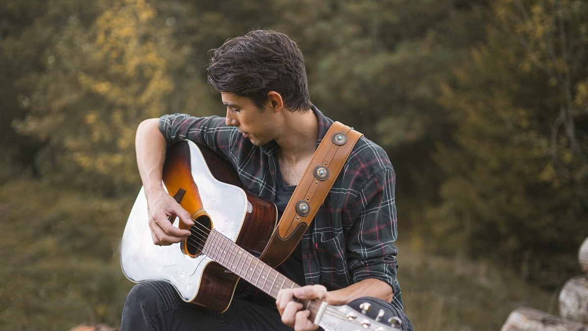 Lilian Renaud revient avec un nouveau titre en anglais | Suis-Nous