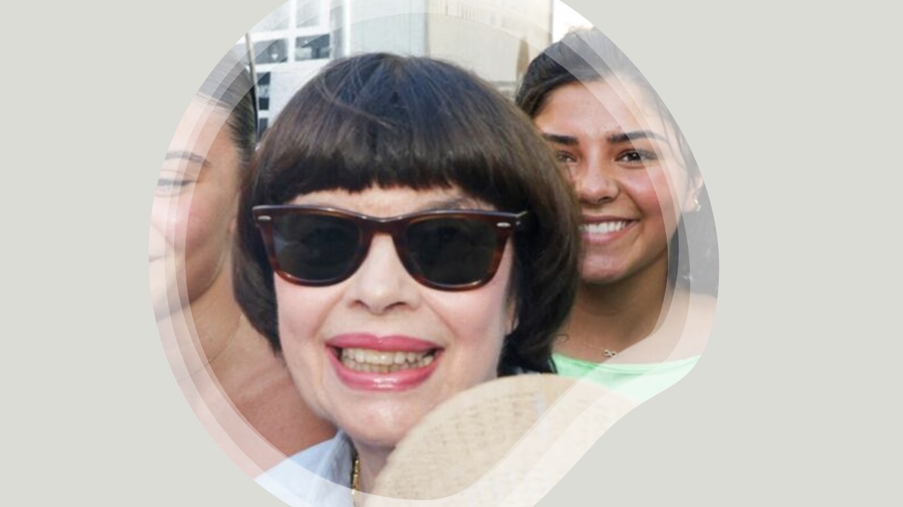 Mireille Mathieu fait le buzz à Saint Tropez avec ses sœurs ! | Suis-Nous