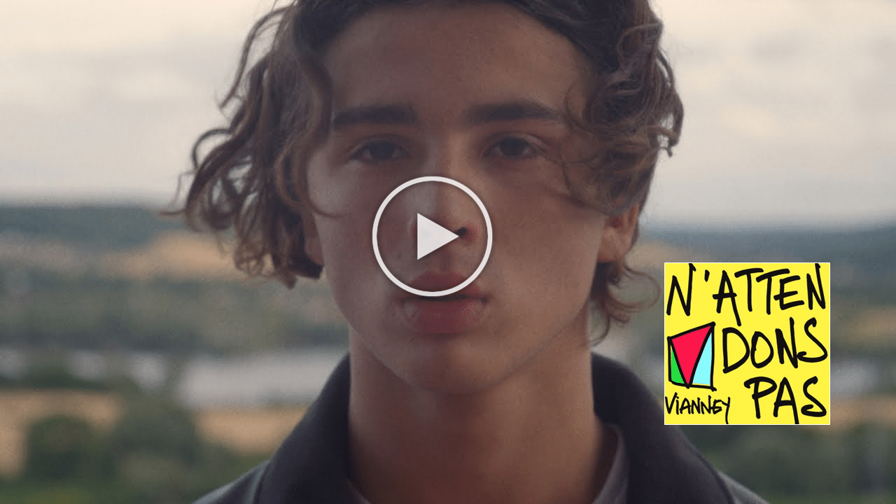 Vianney: Le clip de "N'attendons pas" vient de sortir | Suis-Nous