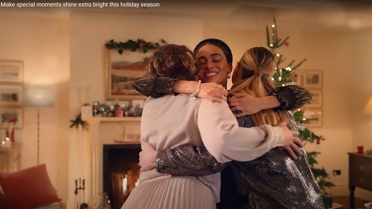 Musique Pub Pandora Bijoux "Have Yourself" Emilie Mover | Suis-Nous