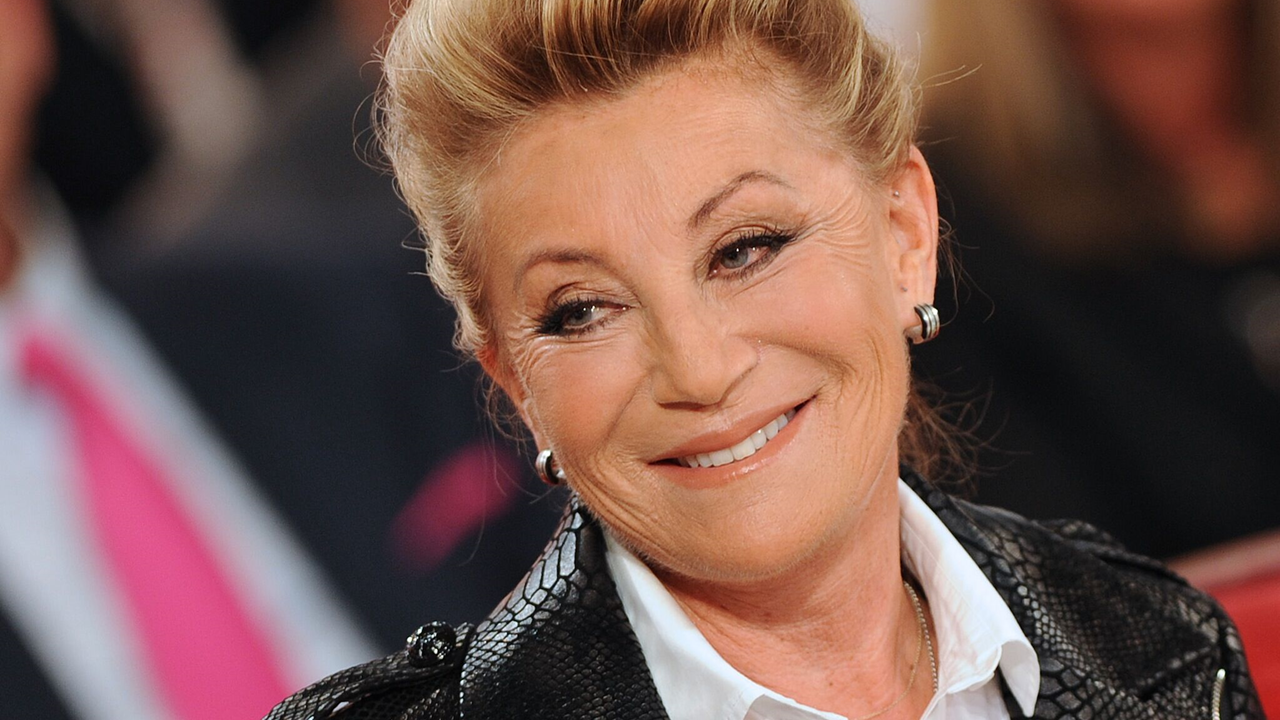 Sheila opérée après une mauvaise chute en vélo. Elle donne de ses ...