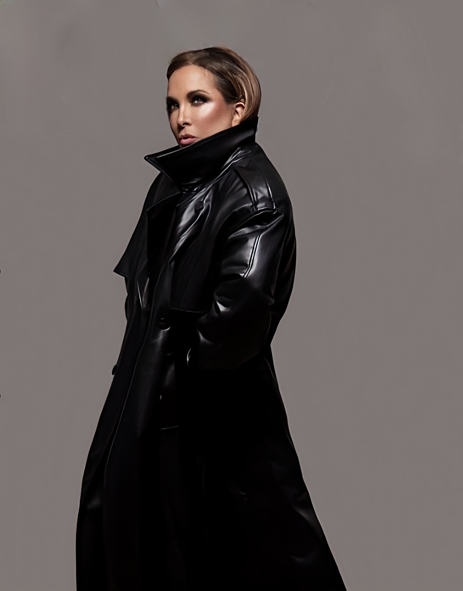 Bon anniversaire à Hélène Ségara (54 ans). Elle sort de sa zone de ...