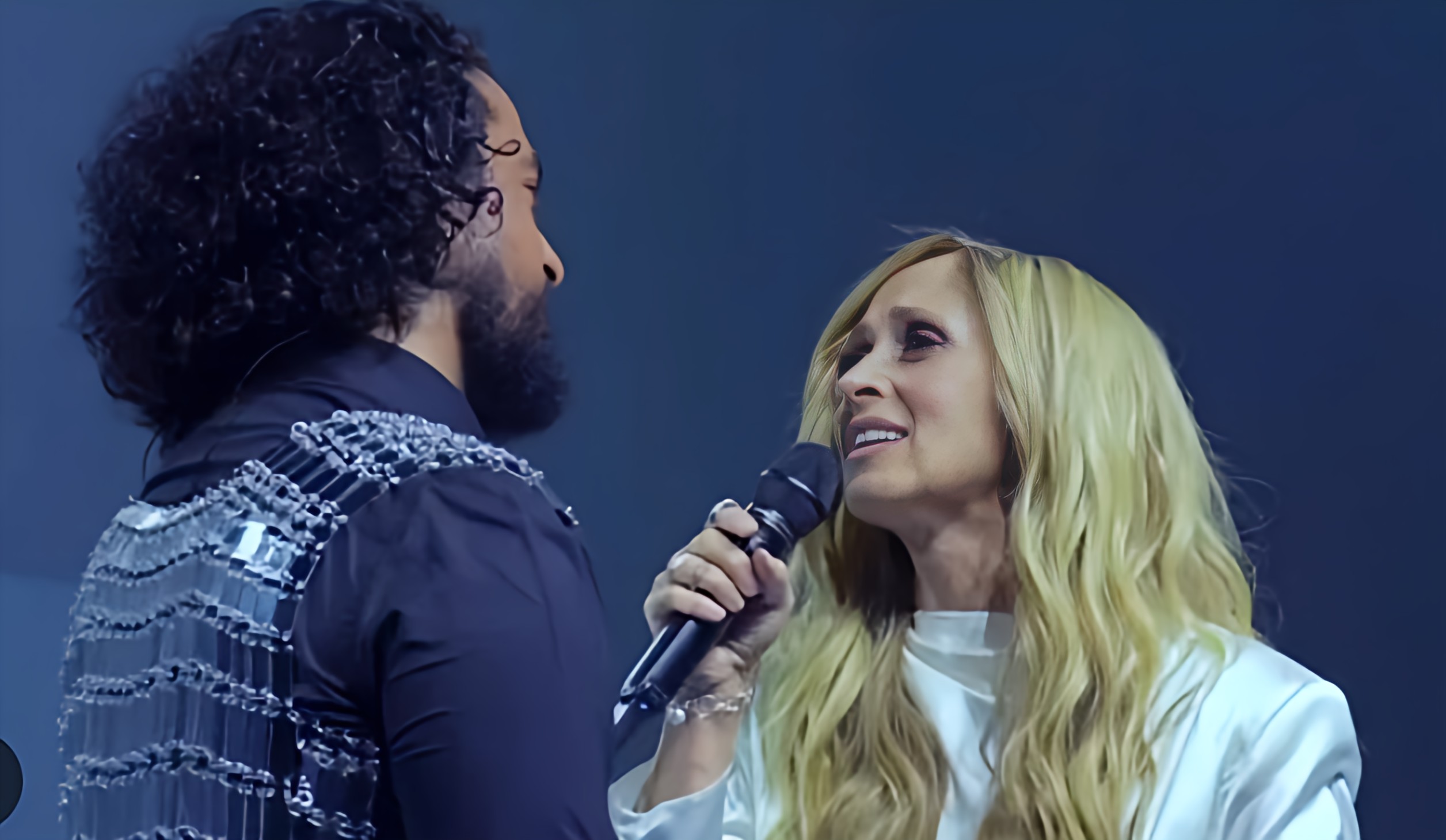 Un moment suspendu à Bruxelles : Lara Fabian rejoint Slimane sur scène ...