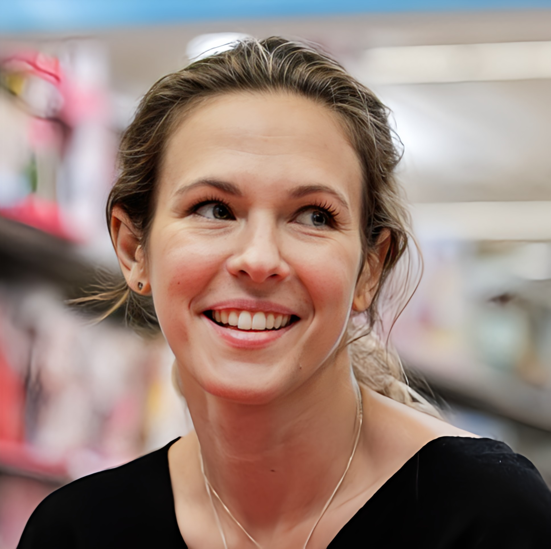 Bon anniversaire à Lorie Pester (42 ans) | Suis-Nous