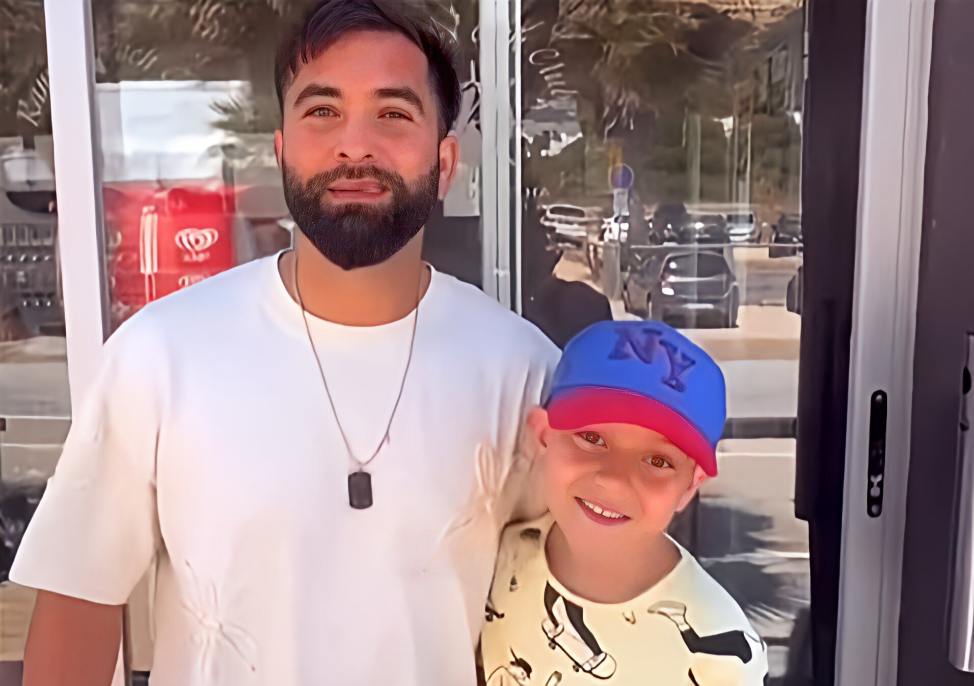 Kendji Girac réapparaît dans une vidéo amateur : Petit sourire presque ...